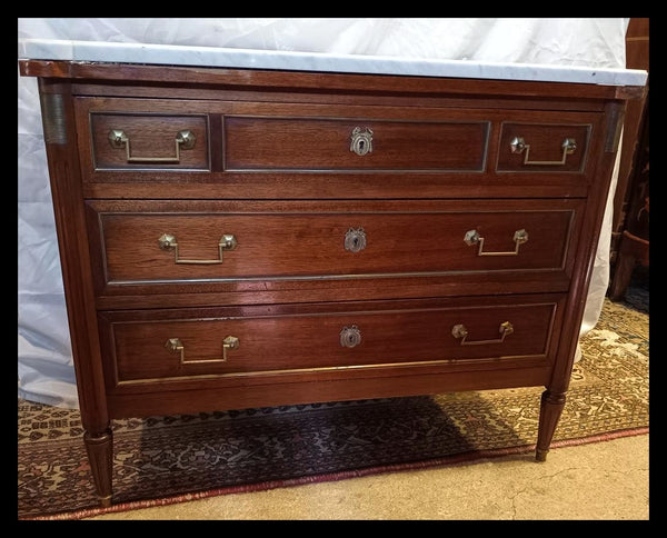 I.3310 CÓMODA CON TERMINACIONES EN BRONCE – la anticuaria